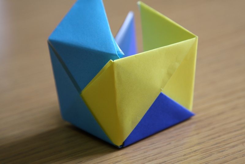 Bentuk Dan Ruang: Origami Membuat Kubus