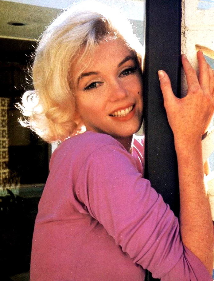 38 Rare Color Photos of 'Smiling' Marilyn Monroe That You May Have ...