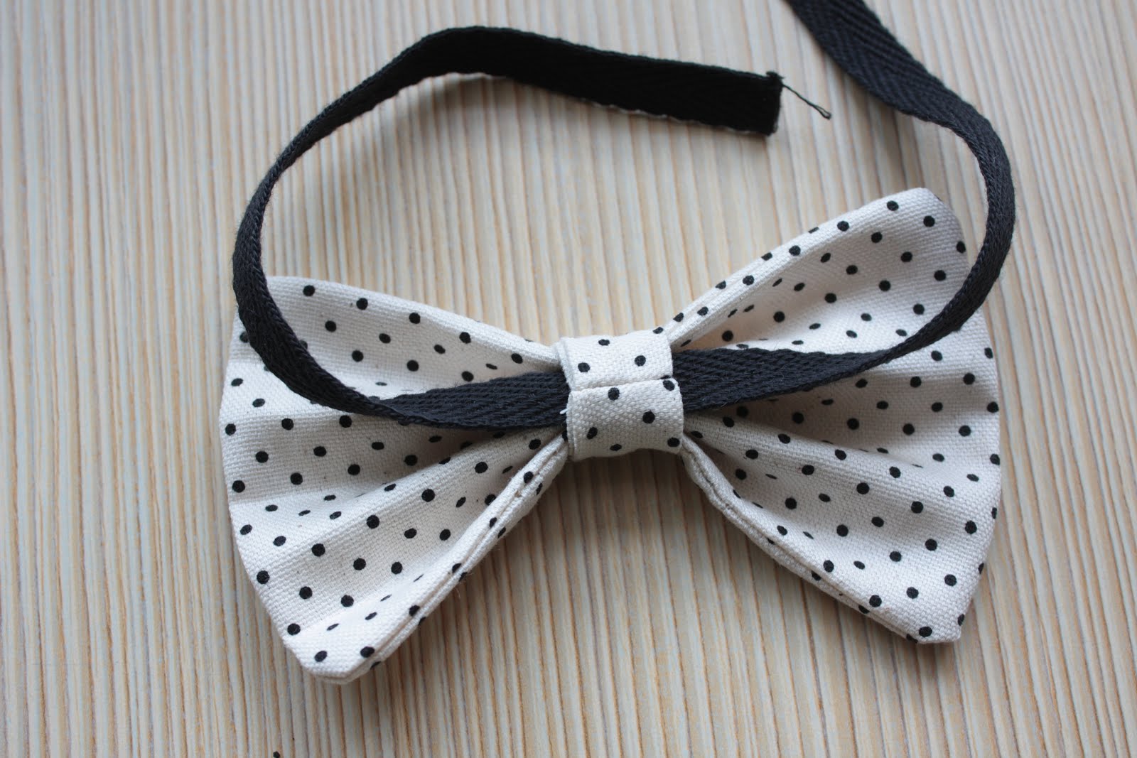 Ally's In Wonderland: How to Make A Simple Bow Tie