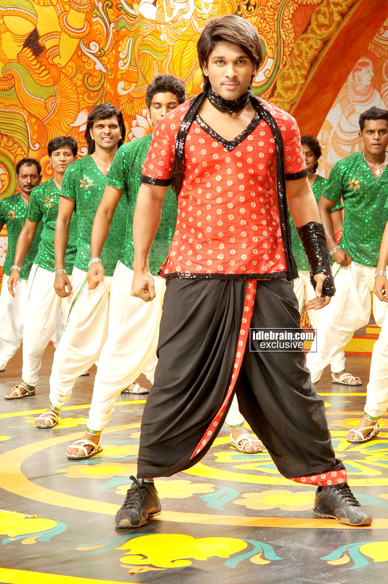 Varudu - Movie Stills (Source:idlebrain.com) | Allu Arjun Gallery
