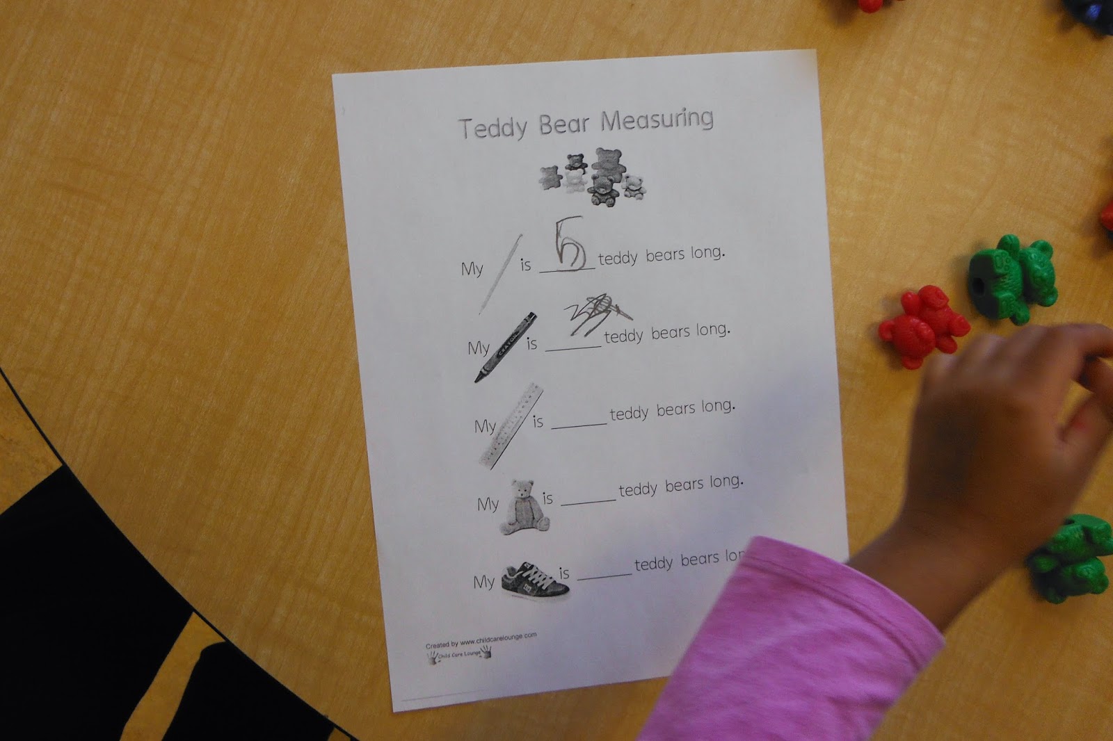 Natural Curiosity In Kindergarten: Measuring with teddy bears