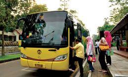 Bis Kuning dan Sepeda Kuning Universitas Indonesia