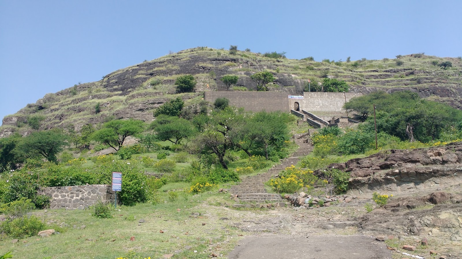 डोंगर भाऊ ( Dongar Bhau ): टाकळी ढोकेश्वरची लेणी, पळशीचा किल्ला आणि ...