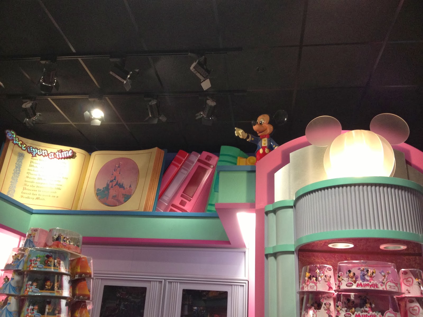 imaginear tony: A Classic Disney Store
