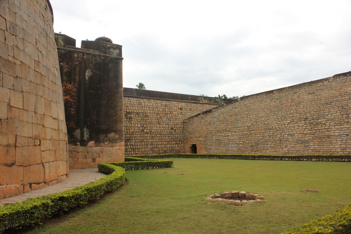 Journeys across Karnataka: Bengaluru Kote ~ Bangalore Fort