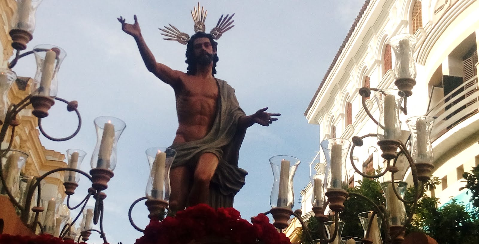 “El crucificado es el Resucitado, es el trono desde el cual el Hijo del ...