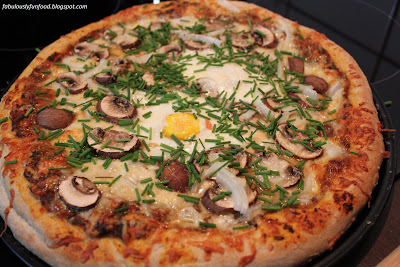 Fabulously Fun Food: Double Take: Food o' del Mundo's Perfect Pizza Crust