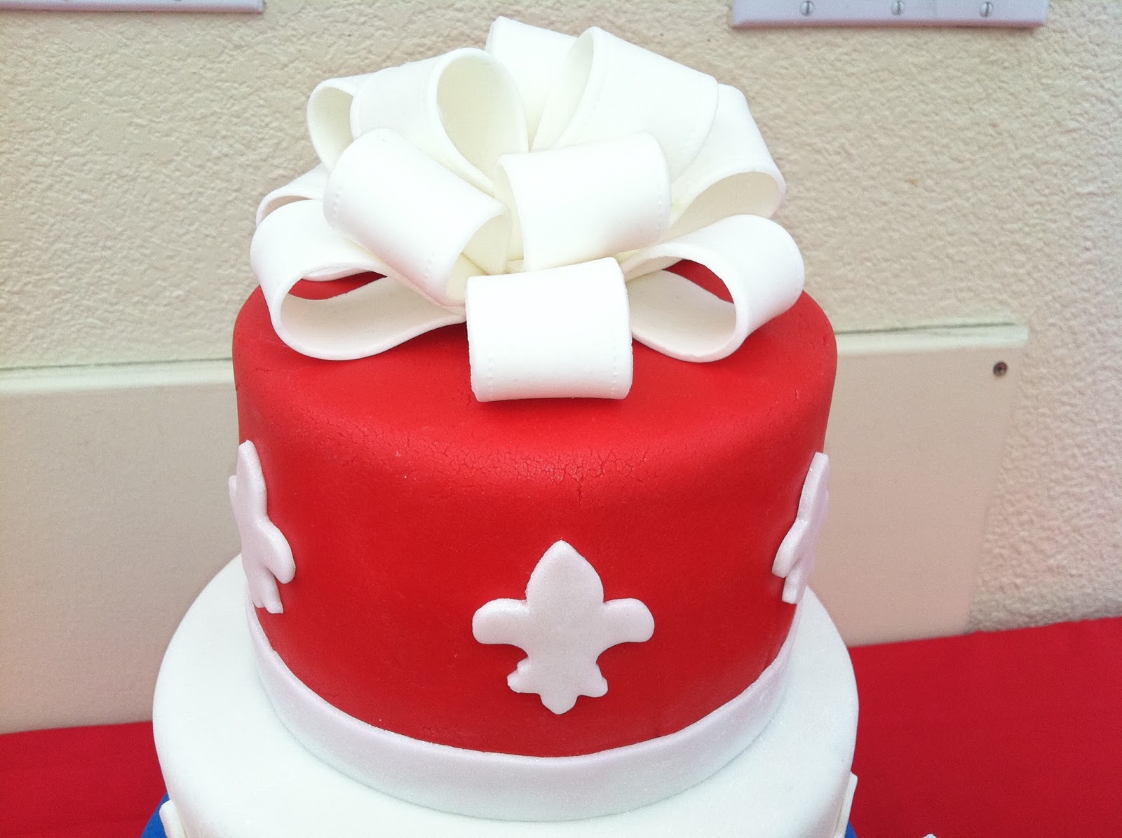 The Iced Queen: Coloring Fondant Red
