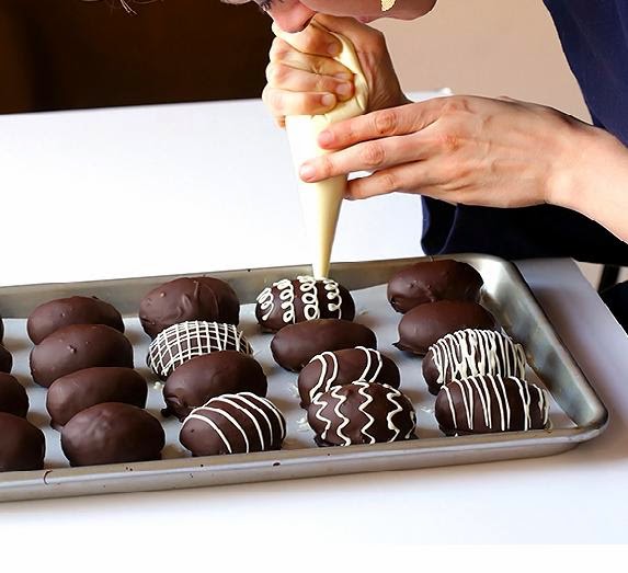 Handmade Chocolate Truffle Recipe | Recipes by Manu : Sweetz, Chocolate ...