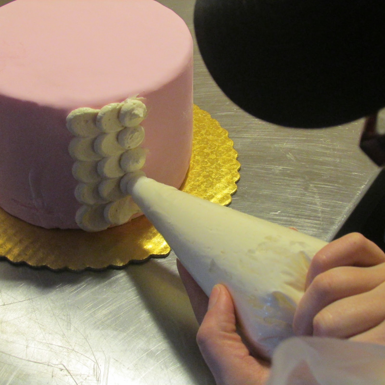 Lola Pearl Bake Shoppe: Trend Alert: DIY Petal Buttercream Cakes