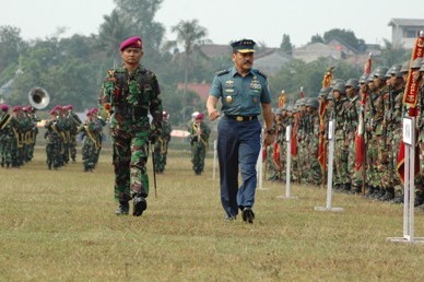 ZONA MILITER INDONESIA DAN DUNIA: 15 Ribu Marinir Ditempatkan di Sorong