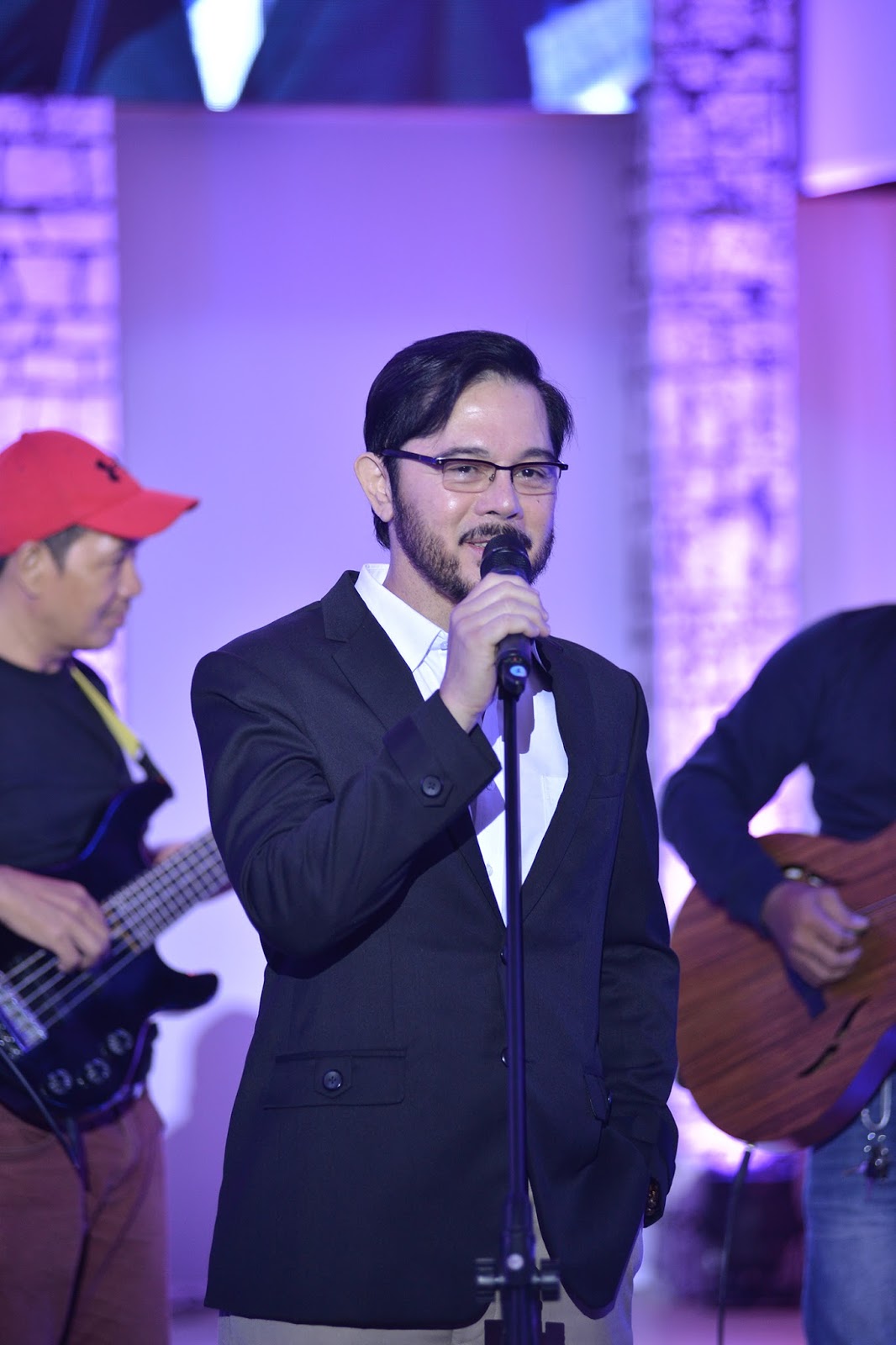 ALVIN ANSON hosted the LAUNCH held at Blue Leaf Filipinas in Aseana ...