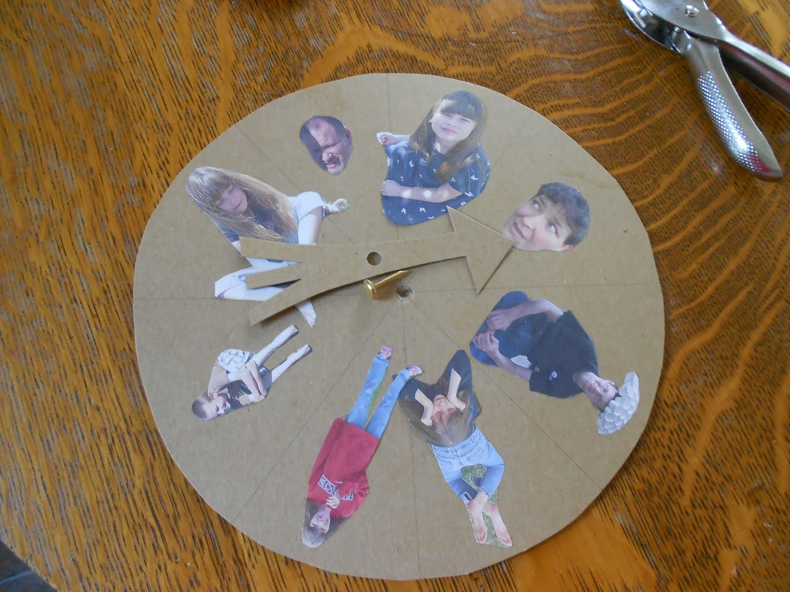 Almost Unschoolers: Who Gets to Pray For Lunch - Spinner Craft
