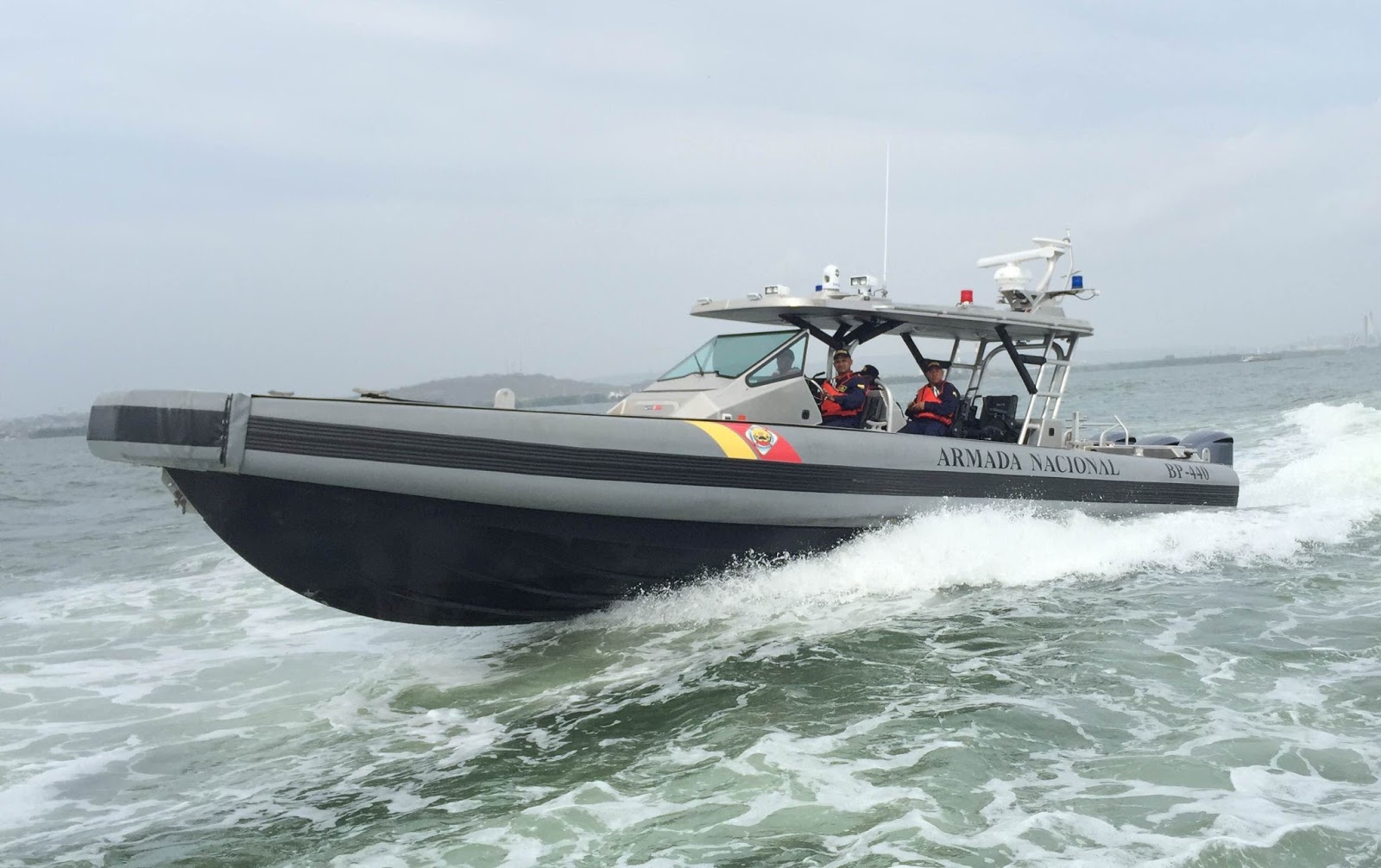 Defensa y Armas: Colombia incorpora cinco lanchas Safe Boats Defender 380X