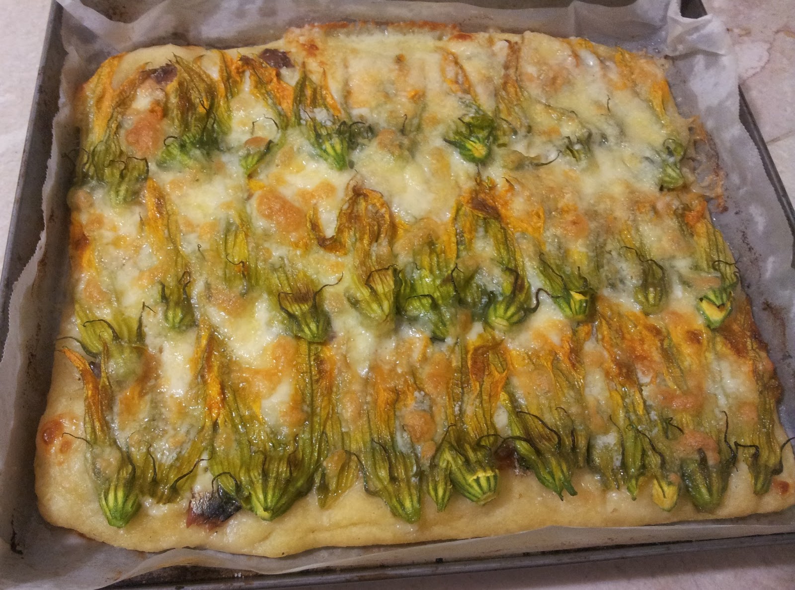 Pizza fiori di zucca e alici | Curry & Caramello