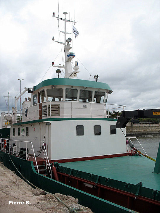 Comme son compagnon de travail ... une belle proue.