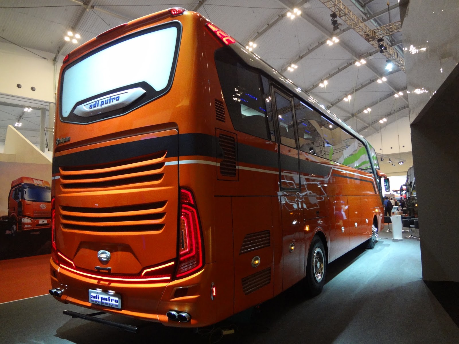 TROBOSAN ADIPUTRO 2016: SKYVIEW COACH SETRA JETBUS 2+ SHD - SEPUTAR BUS ...