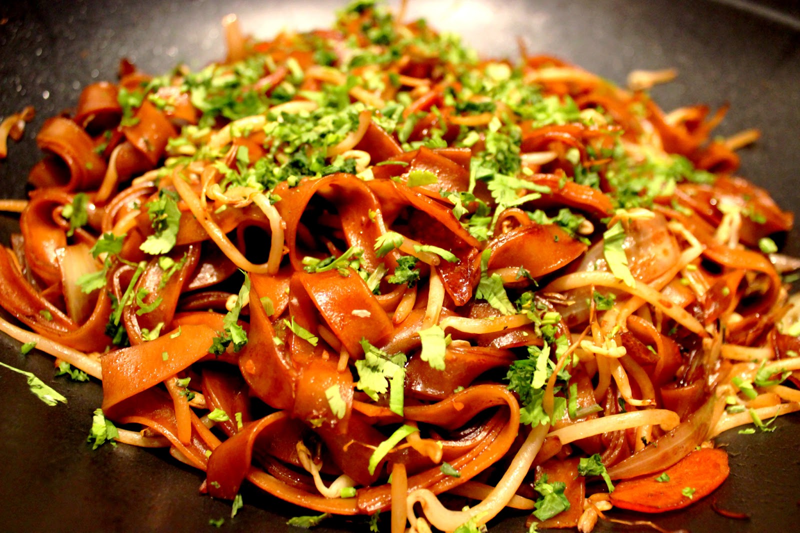 Invitations aux voyages culinaires: W71 - Wok de Pâtes de Riz au Satay