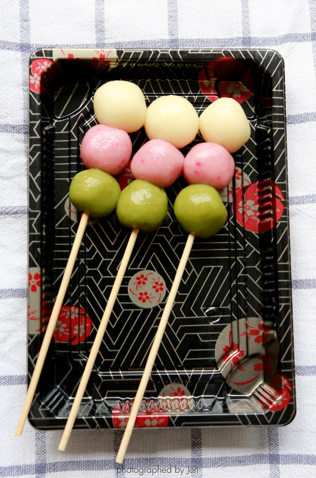 In Cookie Haven: Hanami Dango ("Flower Viewing" Japanese Dumpling)