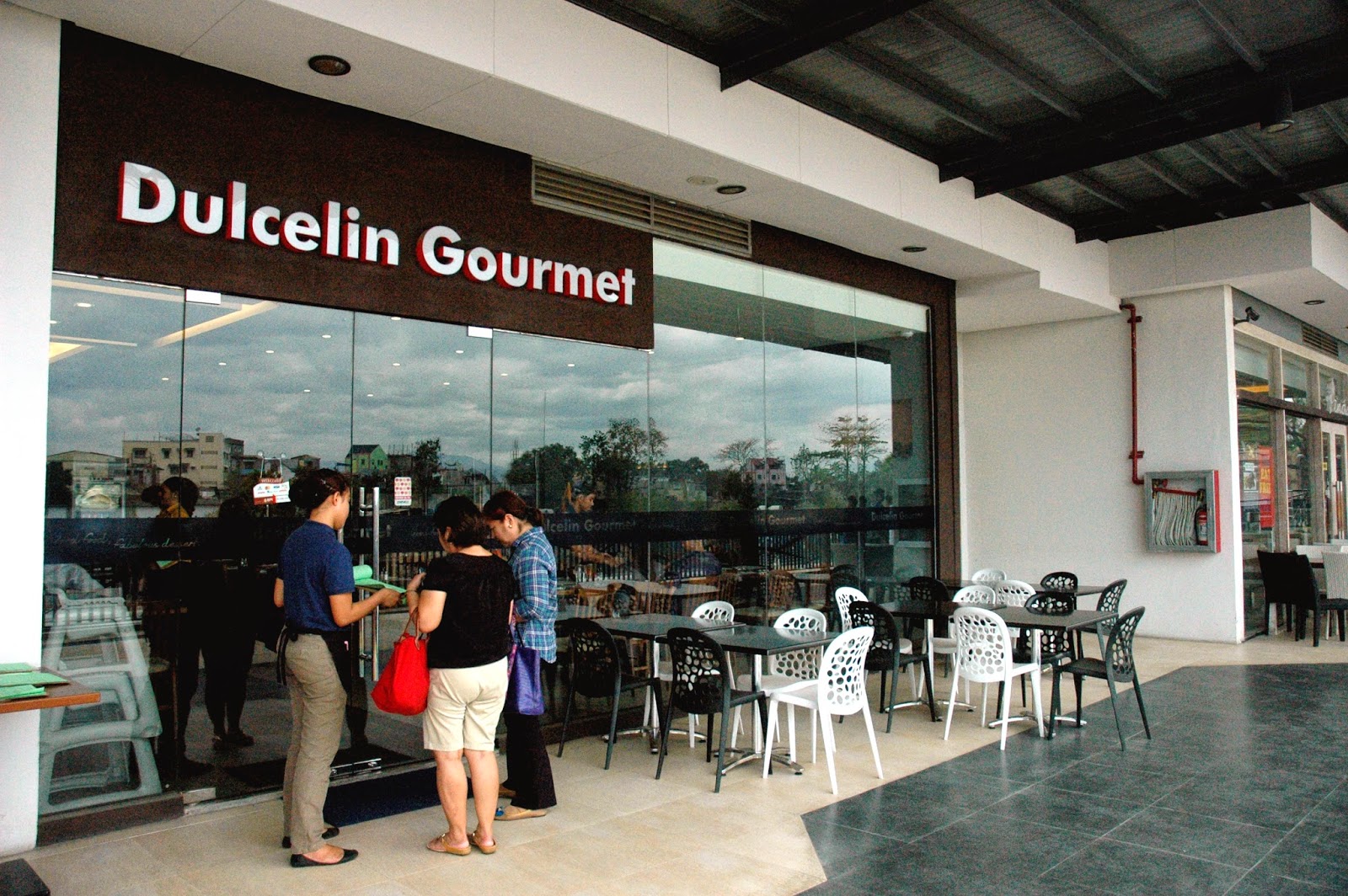 DUDE FOR FOOD: A Complete Dining Experience at Dulcelin Gourmet