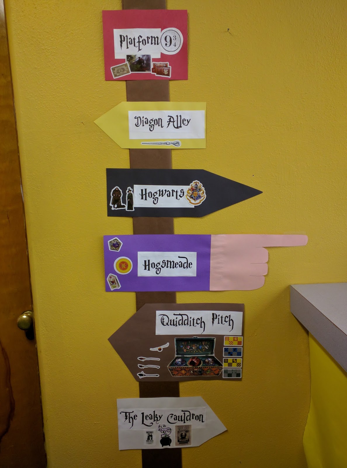 Six Foot Fab -.-: Harry Potter Classroom/Library Tour