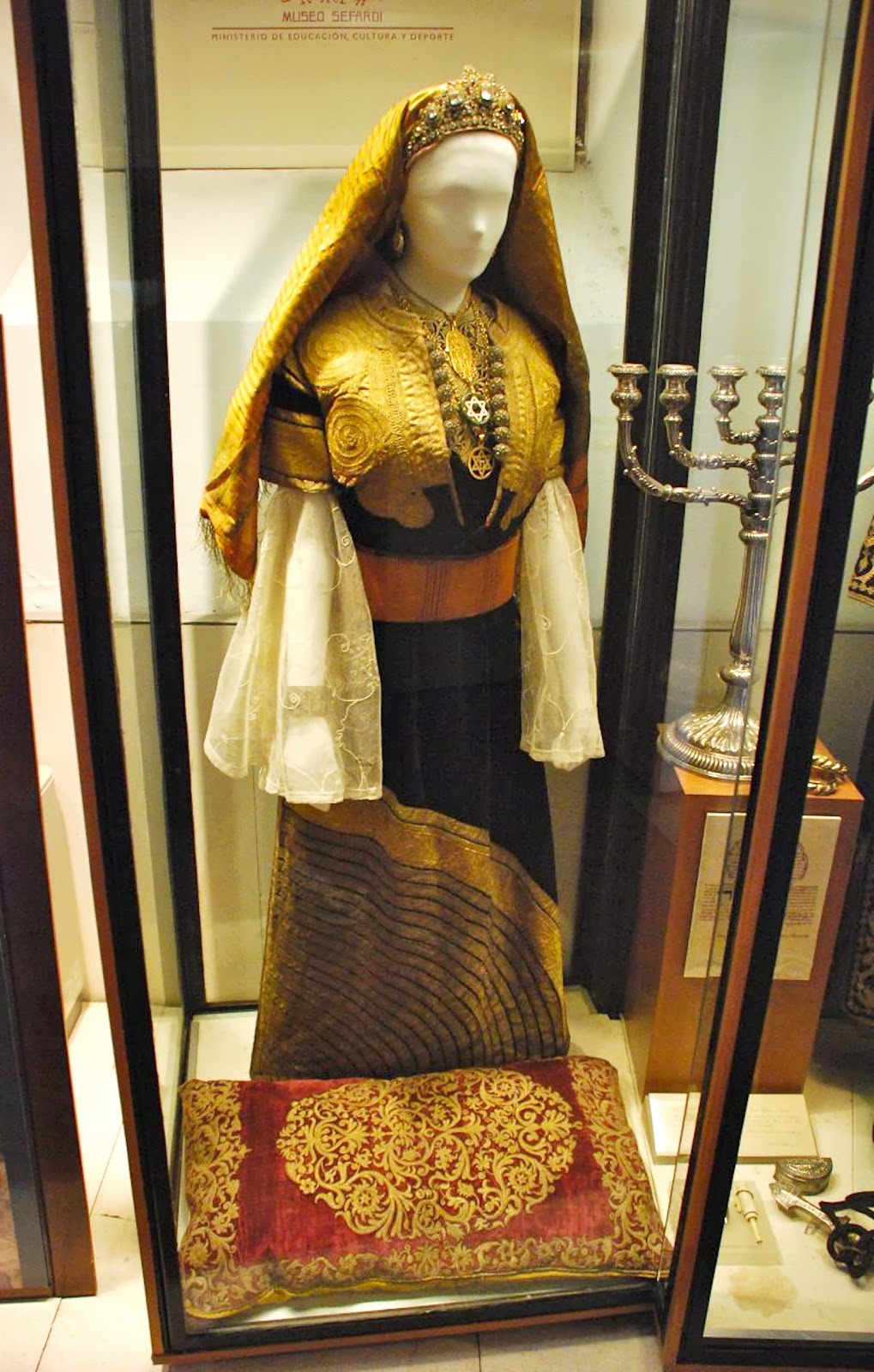 Buscando Montsalvatge: TOLEDO. Sinagoga del Tránsito (I). Museo Sefardí