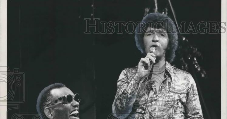Ray Charles Video Museum: Ray Charles On The Mac Davis Show (1975)