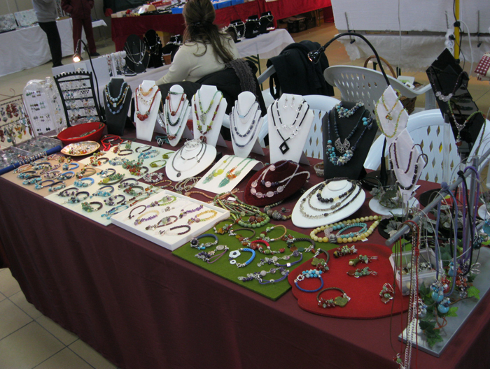 Giuvaer Galeria-DCristal: TARG IN BRASOV - bijuterii din pietre ...