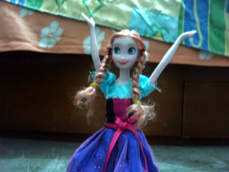 Knocked-off!: Bootleg Doll Review : Bootleg 12" Anna from Frozen Doll