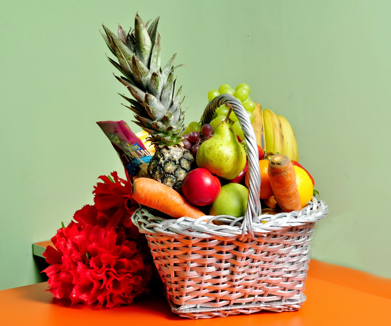 GET THESE YUMMY FRUIT BASKETS & GIFT HAMPERS FOR CHRISTMAS FROM SO ...