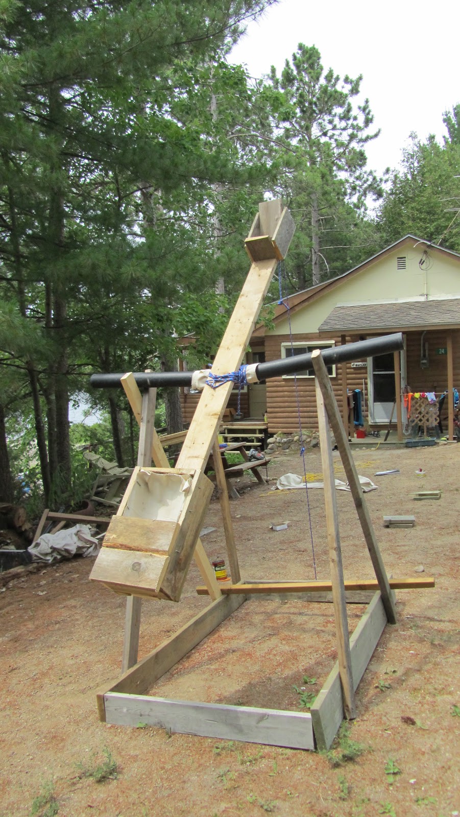 Stup1dN00bs: Homemade Catapult!