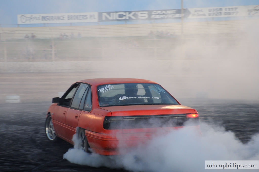 Cars, Cameras & Chronic Illness: Burnout Photos of the Day: Holden VP ...