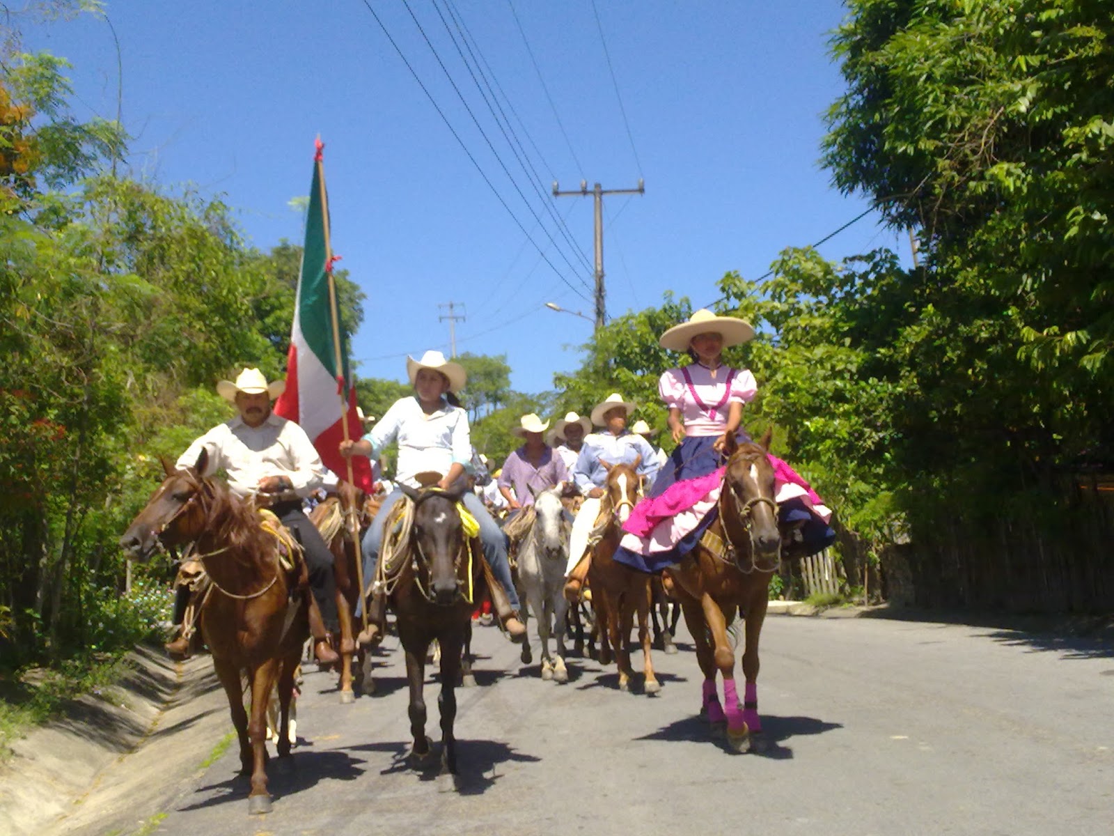 COMUNICANDO A PUEBLILLO Y EL LLANO PAPANTECO: ASÍ SE VIVIÓ LA FIESTA ...