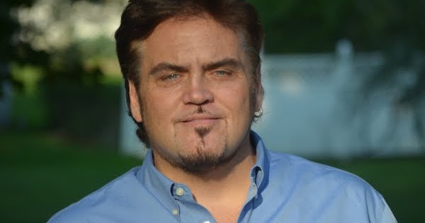 Murder is Everywhere: Mound of Memories: Introducing John Roche