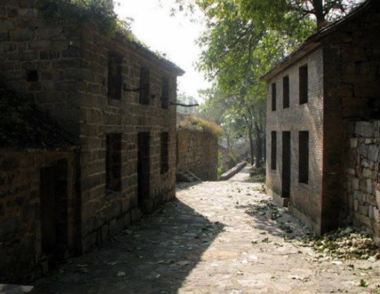 Between Science And Religion: The Fengmen Ghost Story (封门鬼故事)