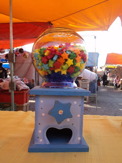 Detalles: chicleras de madera decoradas