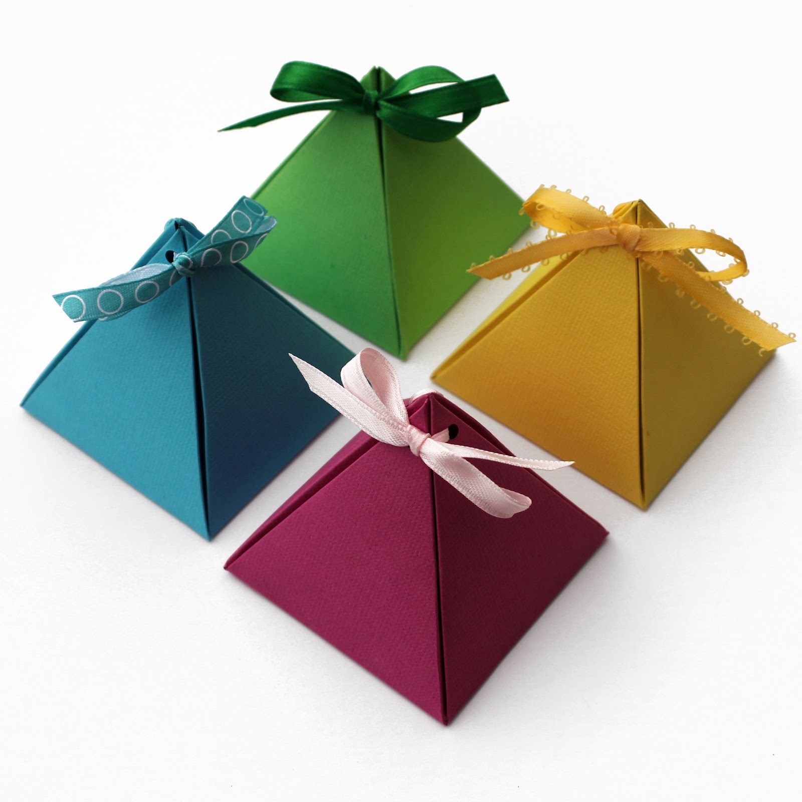 ZONA DE MANUALIDADES: Caja triangular