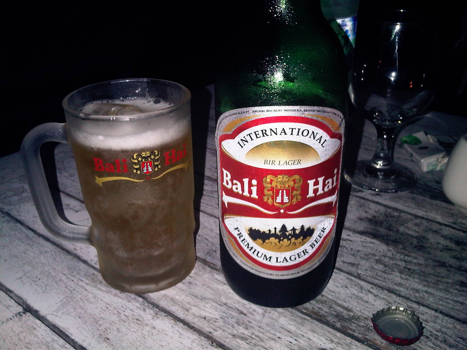Andy Bangun: Minum Bali Hai Beer...tapi di Jogja..