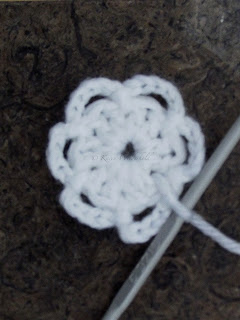 Weediflower Creations: Loopy Flower Motif
