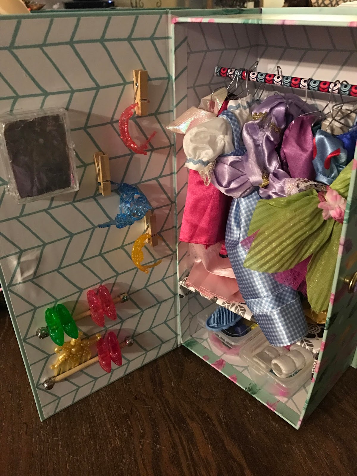 Doll Clothes Closet | The Dabbling Crafter