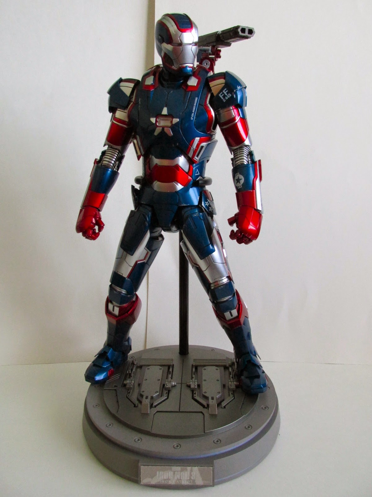 Hot Toys 1/6th Scale Die Cast Iron Patriot | Toy RE:action