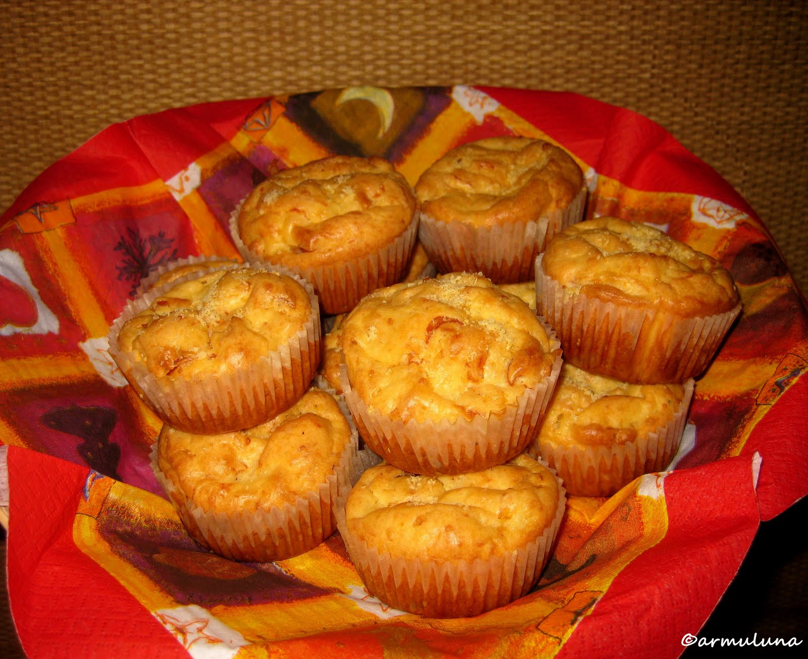 Õhulised muffinid pepperoni ja juustuga - Kodused lood