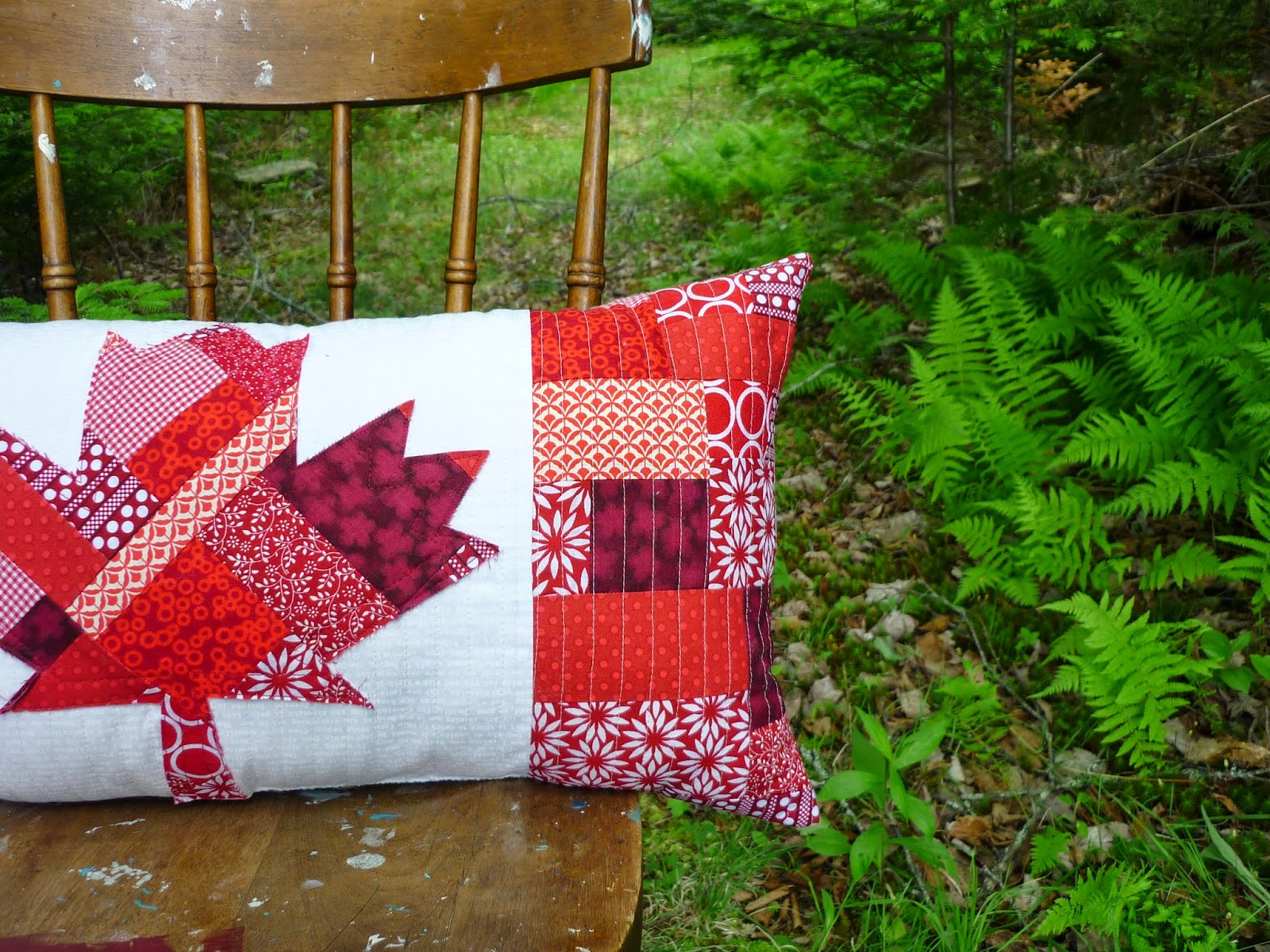 chezzetcook modern quilts: O Canada! Pilllow: A Finish