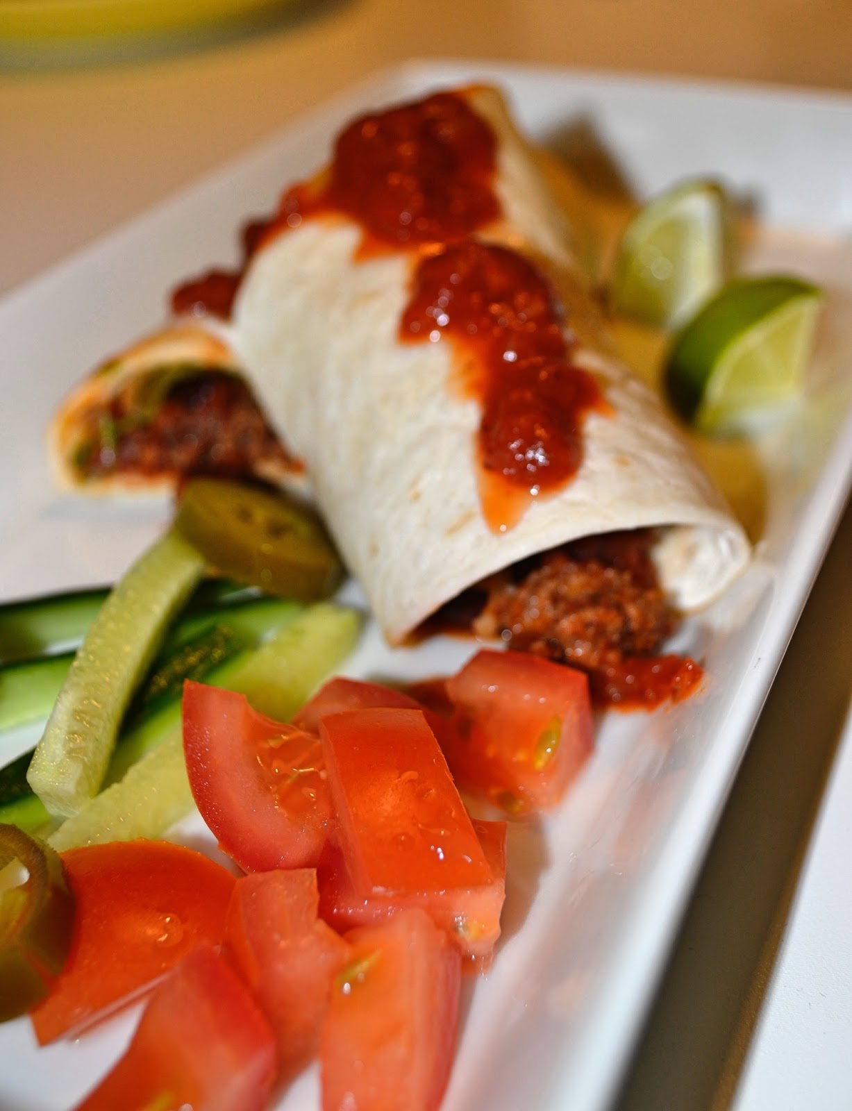 Chili con carne burritos