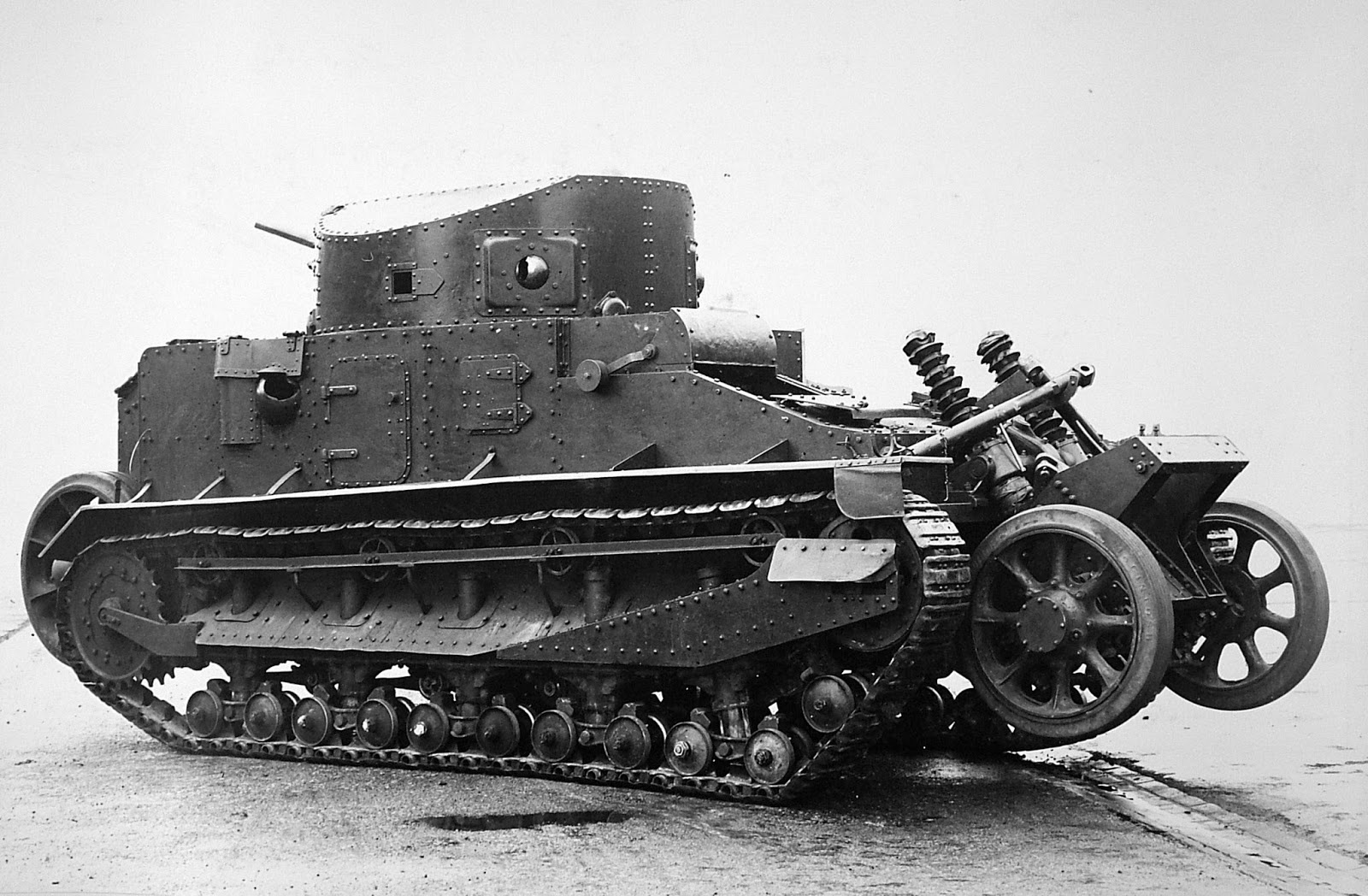 Interwar Tank Development: wheel-cum-track Light Tank Mk I, 1926