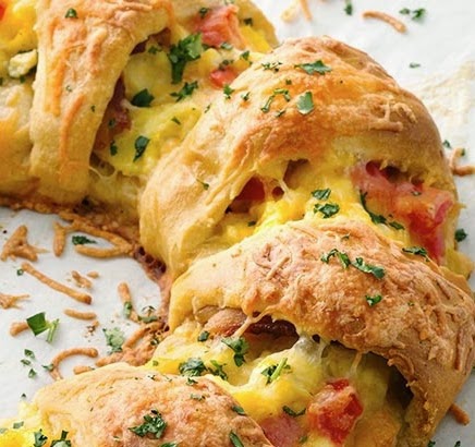 Yummmy Recipe: Bacon, Egg and Cheese Brunch Ring