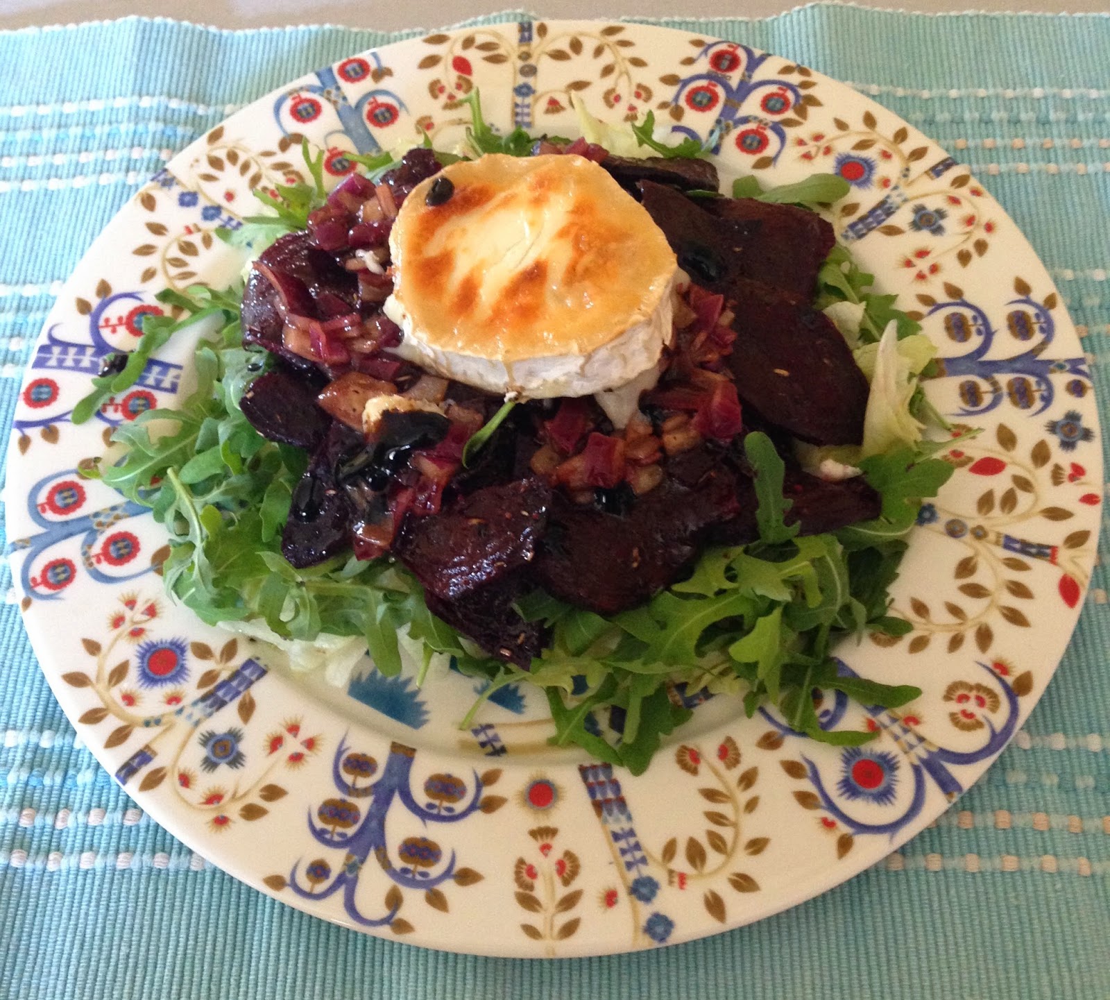 Röstitud peedi ja kitsejuustu salat - Vanapere köögikatsetused