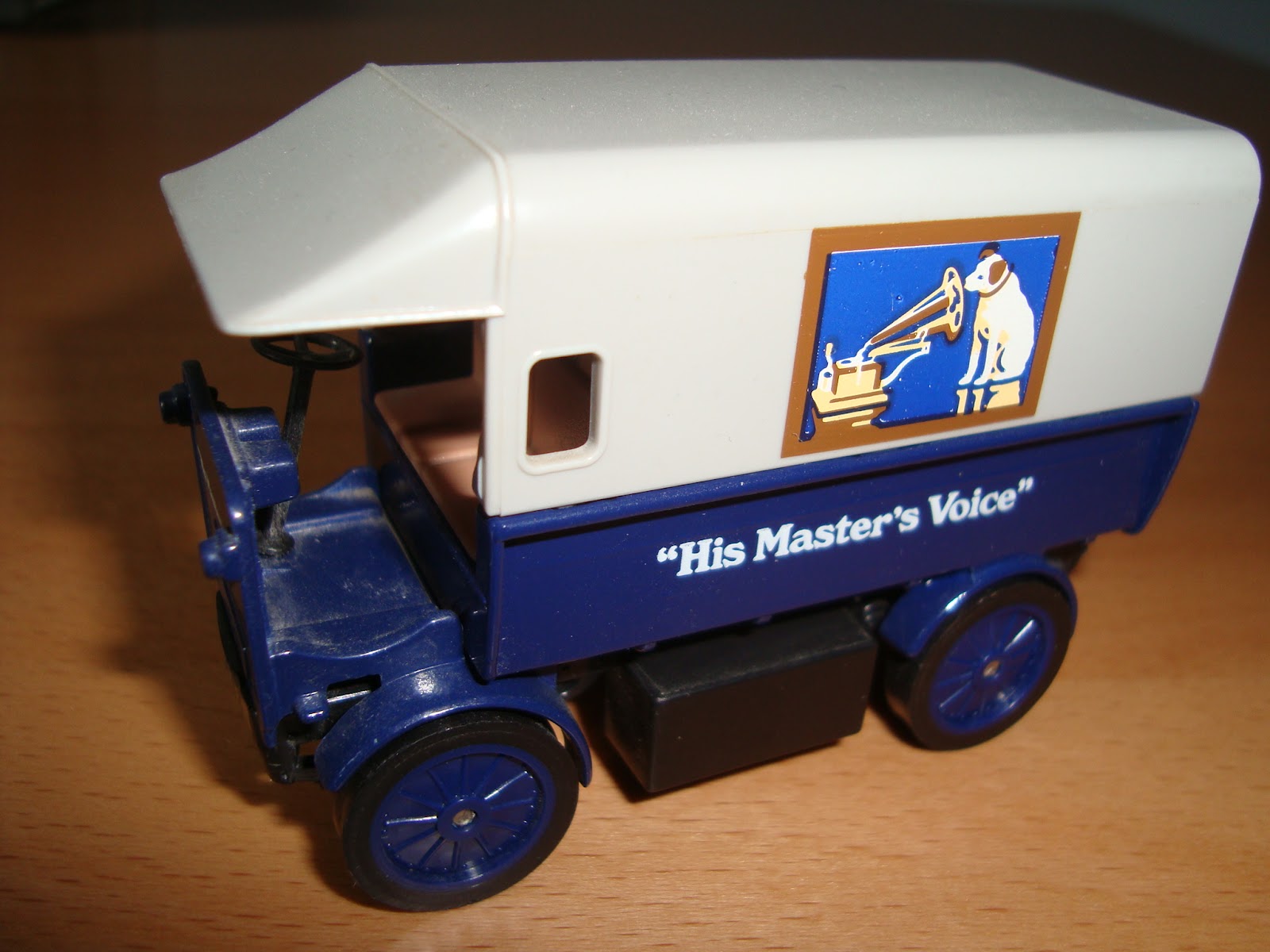 Oscar's Classic Model Cars Collection: 1919 Walker Electric Van