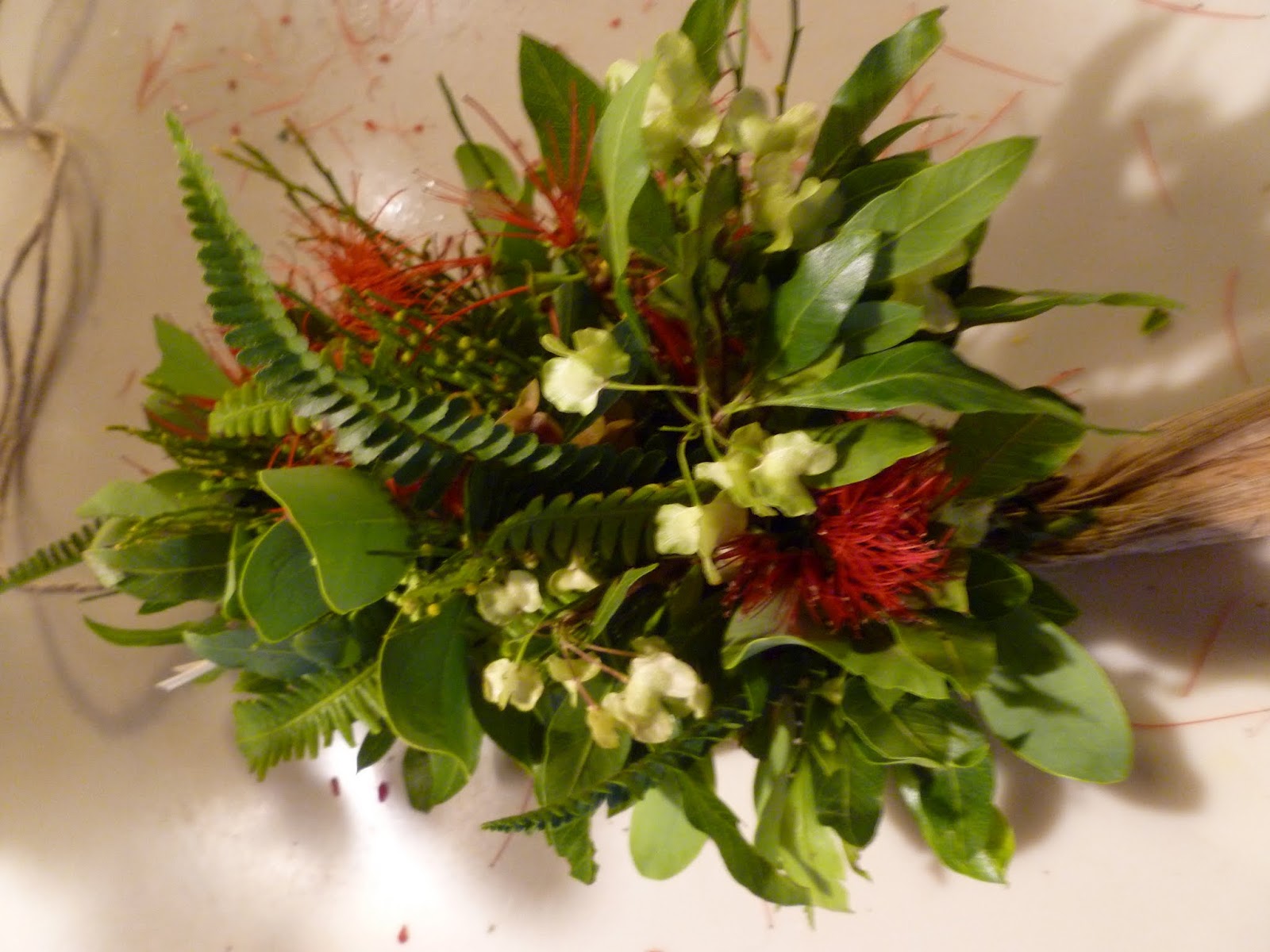 Maui Jungalow: Making Haku Leis with the Native Hawaiian Plant Society