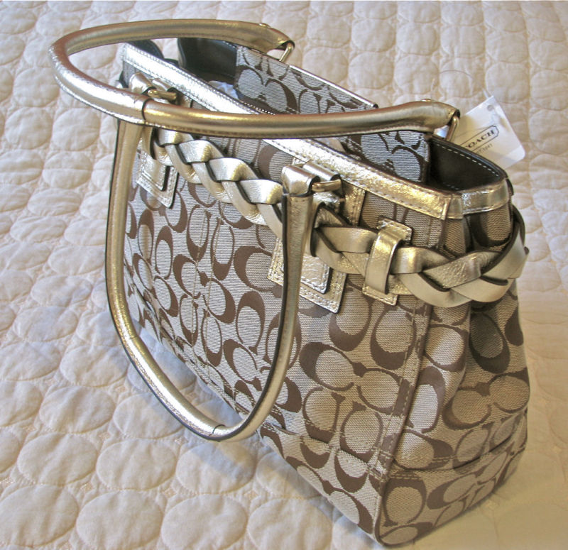 onemorebaggy: Crazy Christmas Sale, S$15 off 200, or S$30 off 300